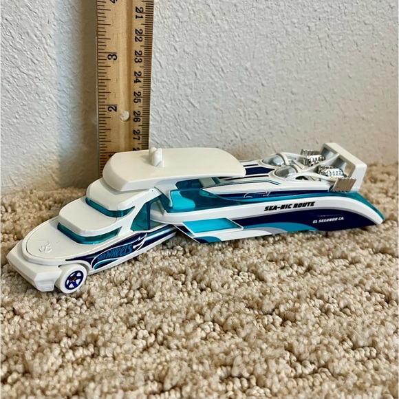Mattel | Toys | Hot Wheels Seanic Route H2go Super Rigs Yacht Boat ...